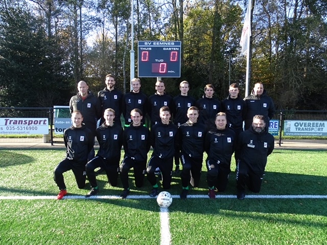 Heren 1 in nieuw trainingspak | S.V. Eemnes